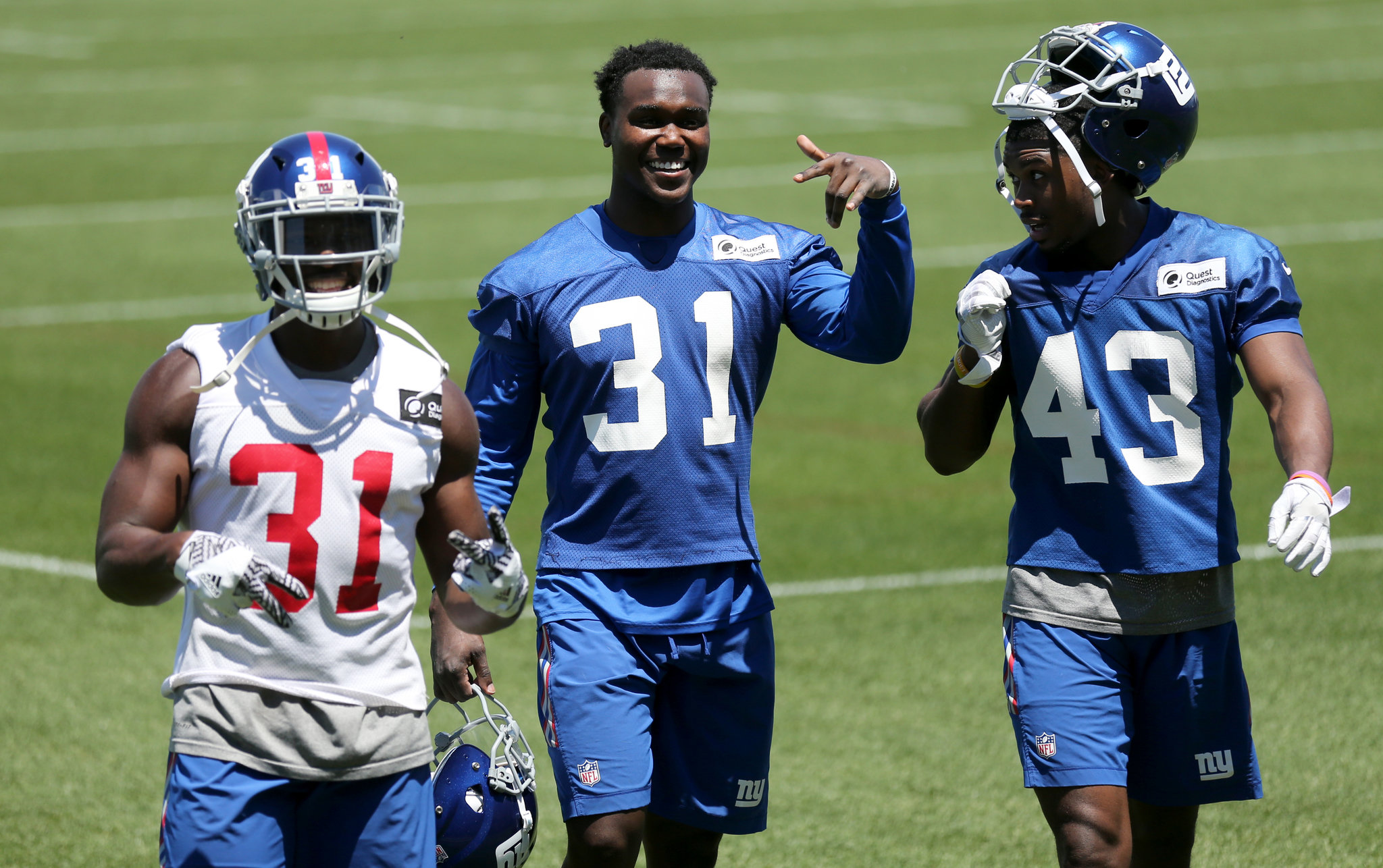 Первогодка «Джайентс» покинул тренировочный лагерь и завершил карьеру ...